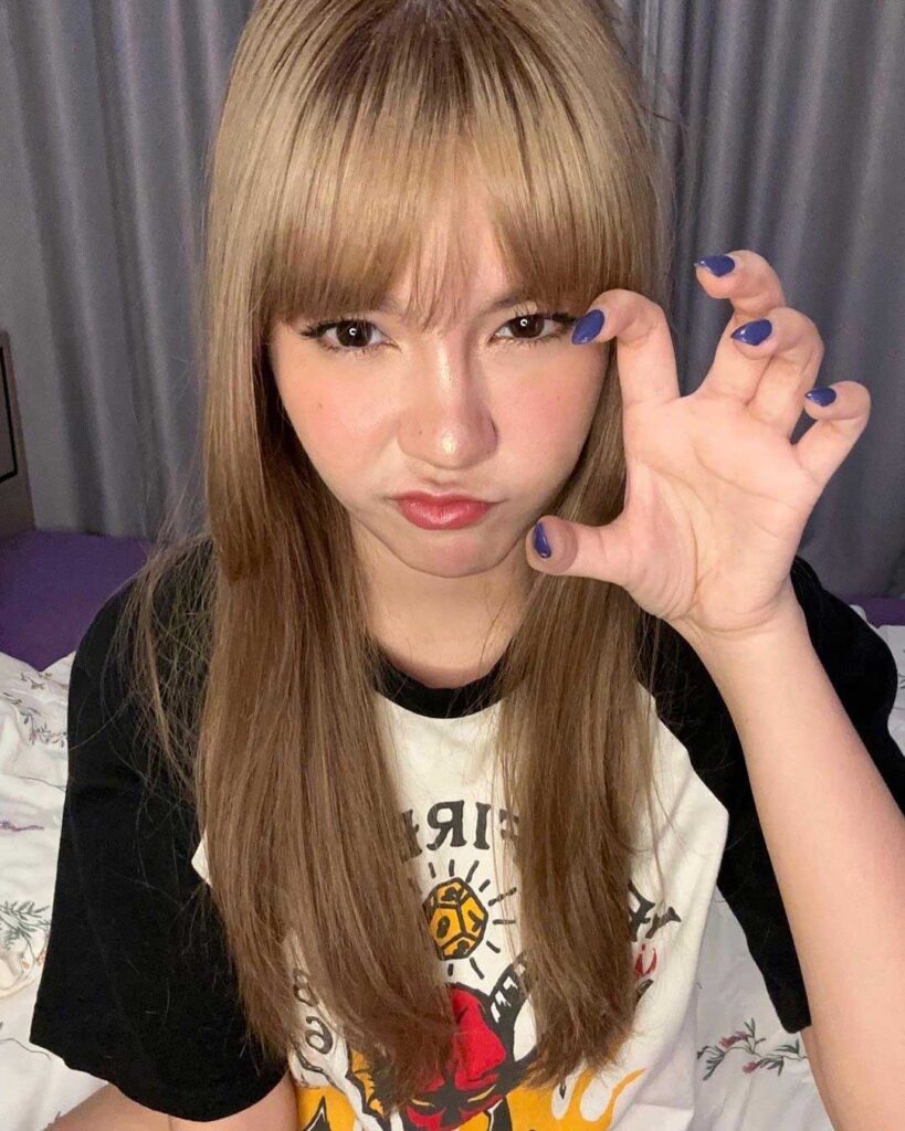 isabell สาวเน็ตไอดอล เซ็กซี่ หุ่นแซ่บ เร่าร้อน เย้ายวน